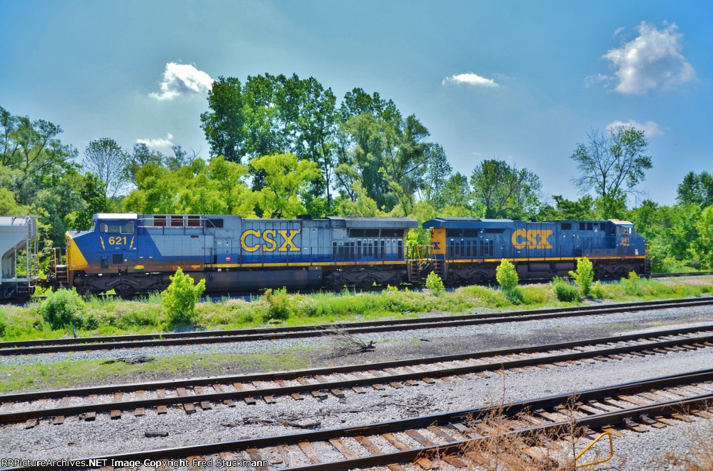 CSX 621 although in awkward light, is still a fan favorite.